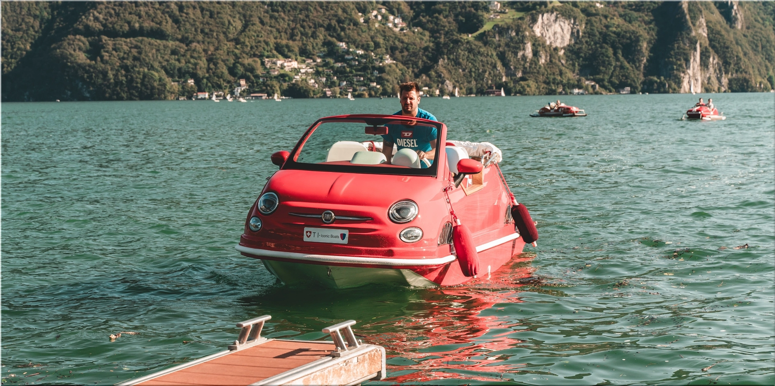 Fiat 500 Makes a Splash: The All-New Amphibious Car-Boat | Gerane