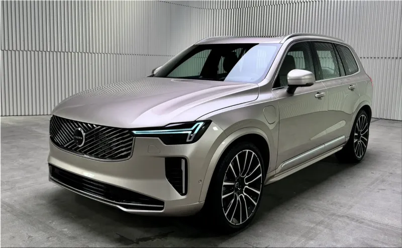 2026 Volvo XC70: A Plug-In Hybrid SUV with 124-Mile Electric Range | Gerane