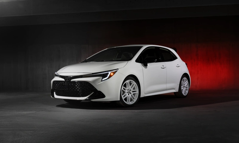 2025 Toyota Alphard: The Hybrid Minivan That's a Family Favorite | Gerane